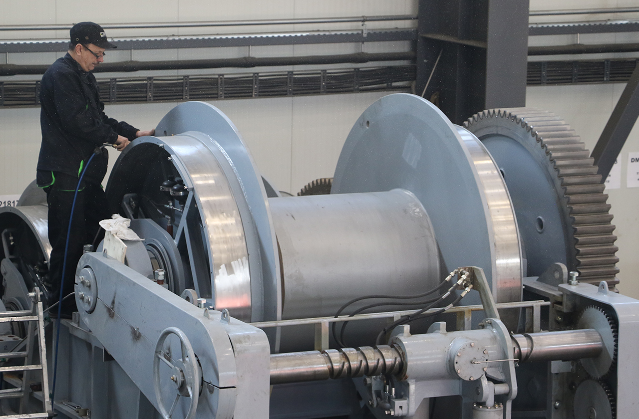 Anchor Handling Winches - Winches for safe handling operations