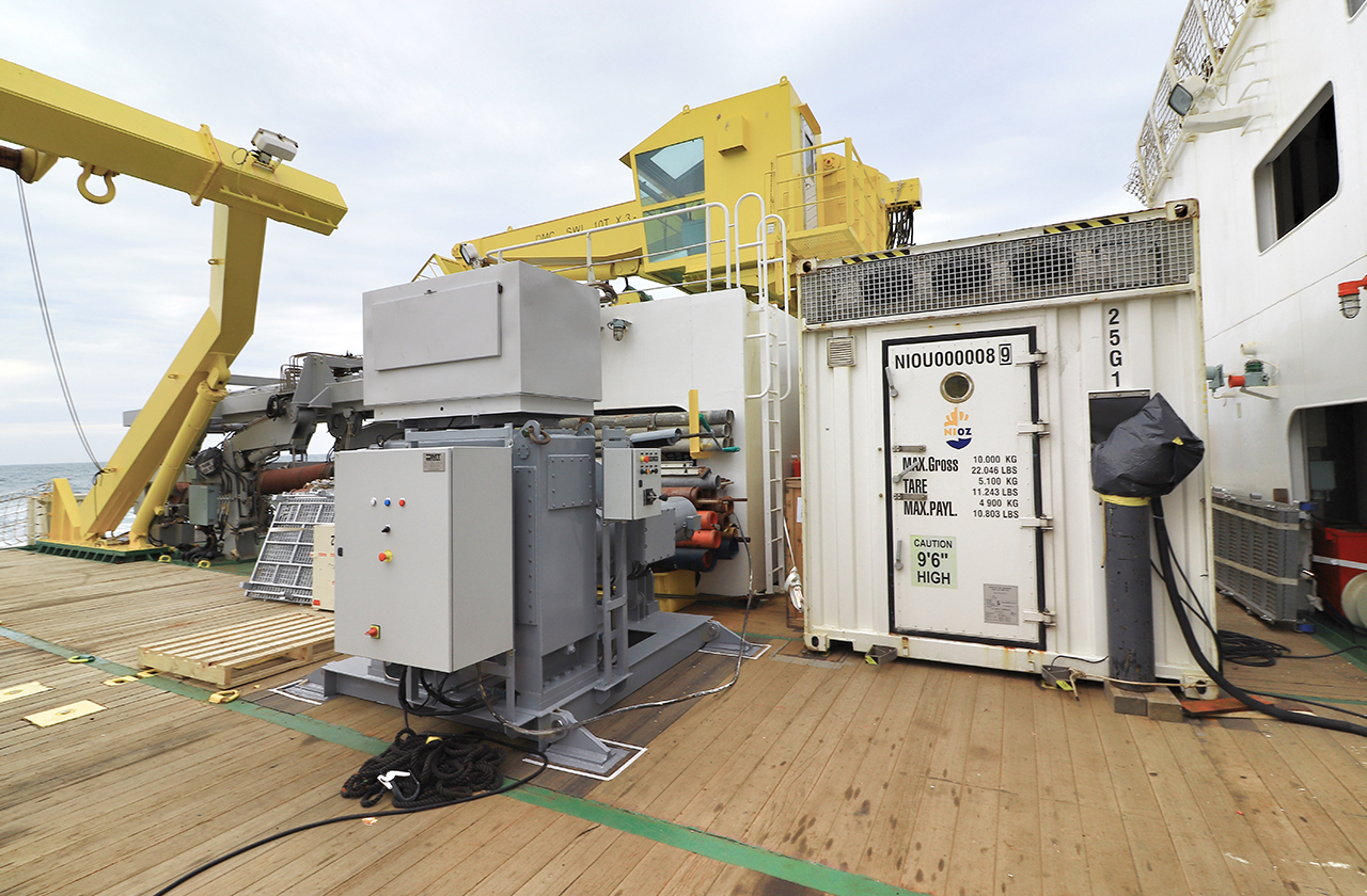 Research vessels - DMT Marine Equipment reliable winch solutions